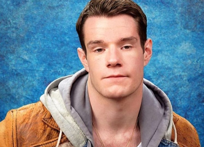 Historia y biografía de Connor Swindells